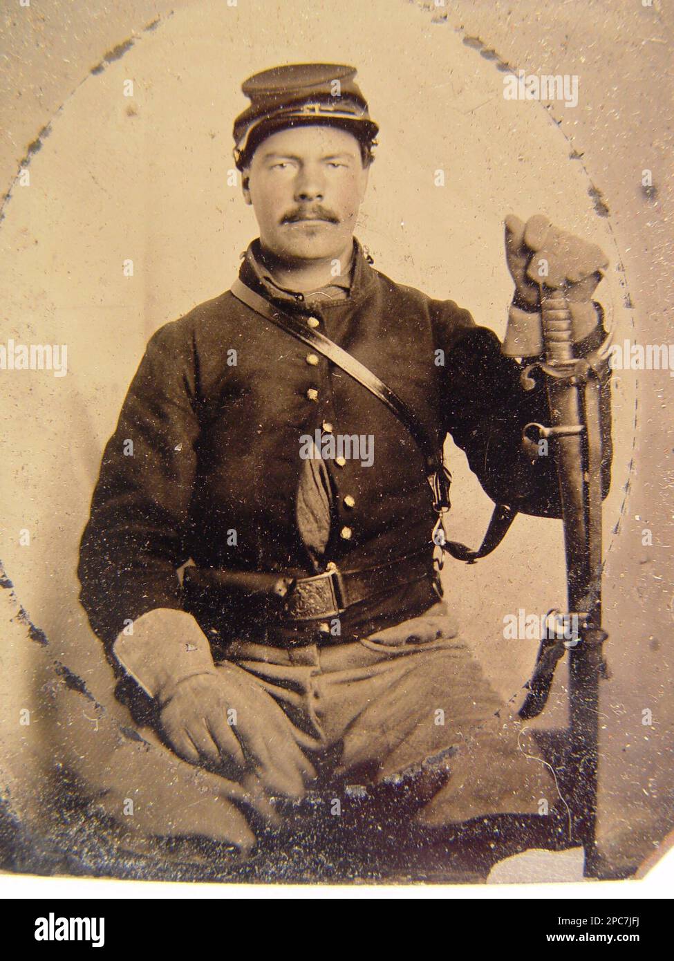Unidentified soldier in Union uniform with gauntlets, holstered ...