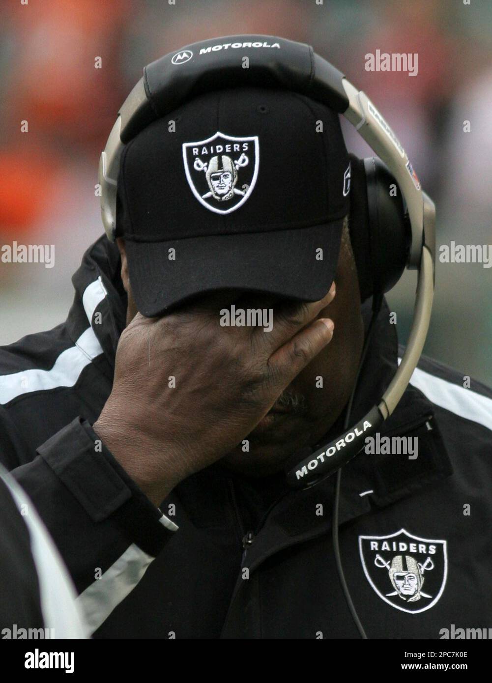 Oakland Raiders coach Art Shell walks the sidelines in the closing ...