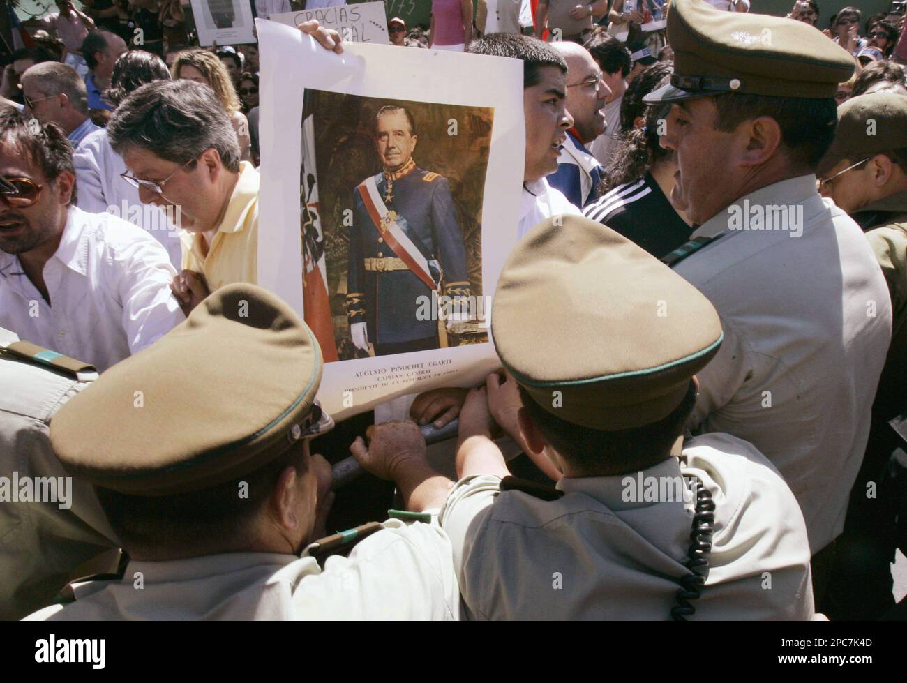 Police officers scuffle with supporters of former Chile's dictator ...