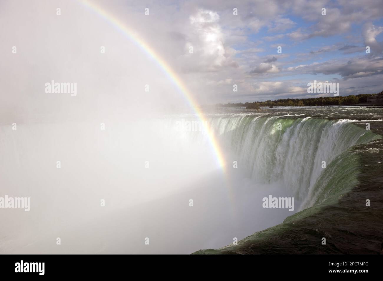 Rainbow over horseshoe falls hi-res stock photography and images - Alamy