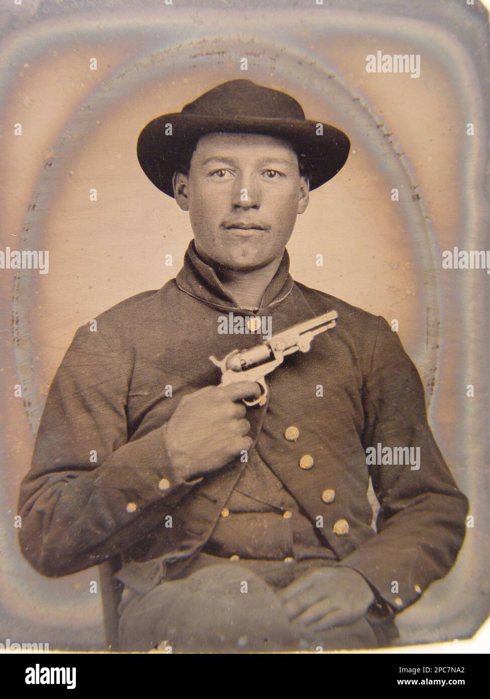 Unidentified soldier in Union uniform with slouch hat holding revolver ...
