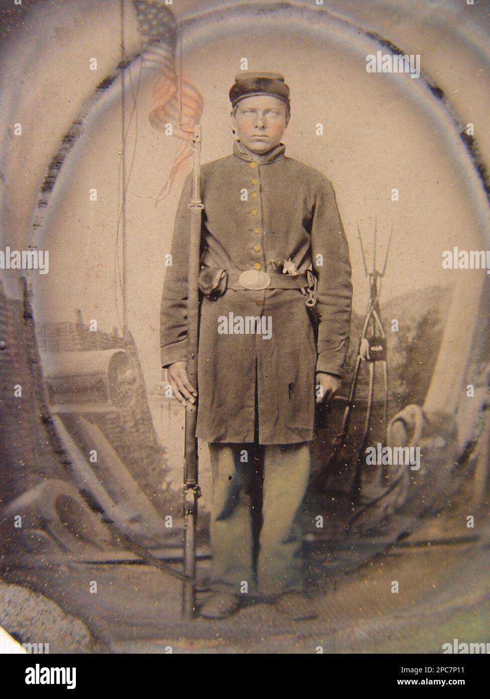 Unidentified soldier in Union uniform with musket, bayonet in scabbard ...