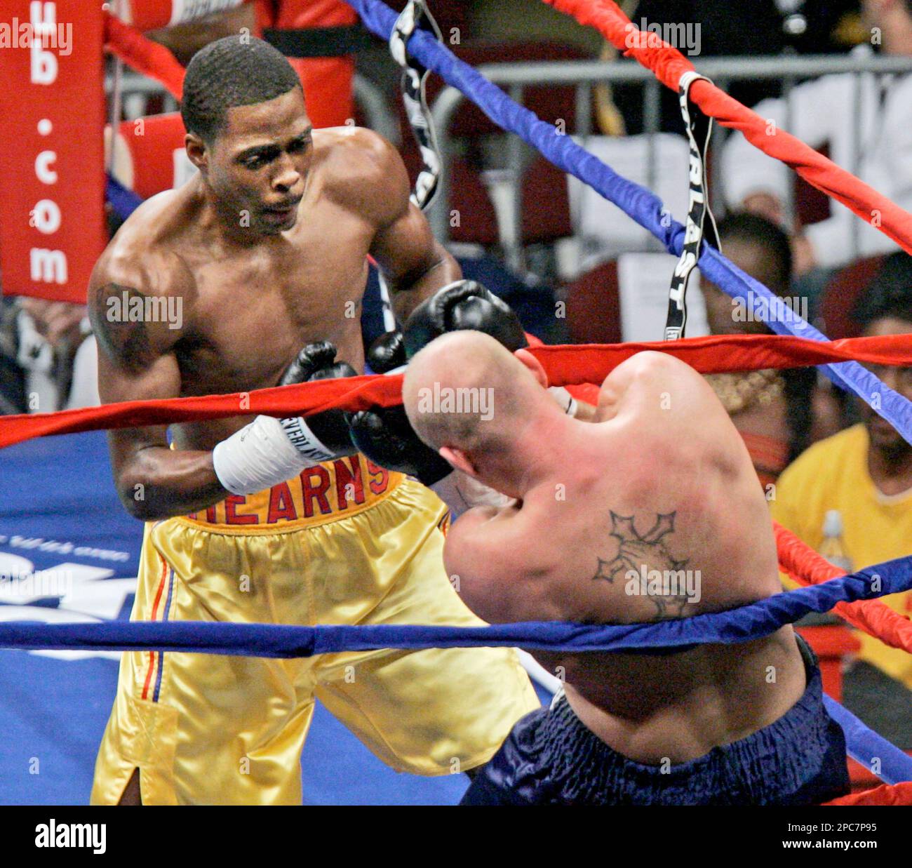 Middleweight boxer Ronald Hearns, left, of Detroit, puts opponent ...