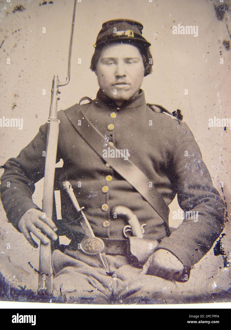 Unidentified soldier in Union uniform with bayoneted musket, knife, and ...
