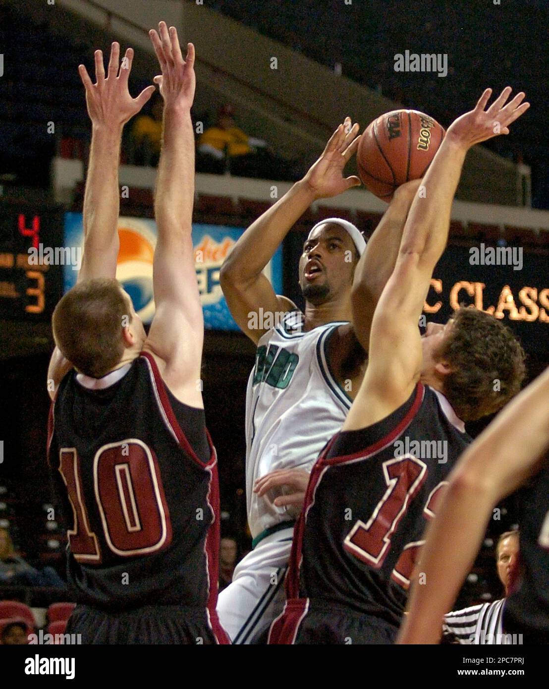Ohio's Sonny Troutman, center, shoots against the defense of Bellarmine ...