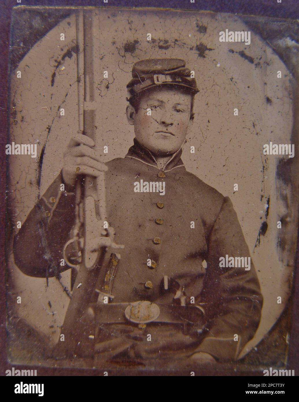 Unidentified young soldier in Union uniform with stag bone handle knife ...