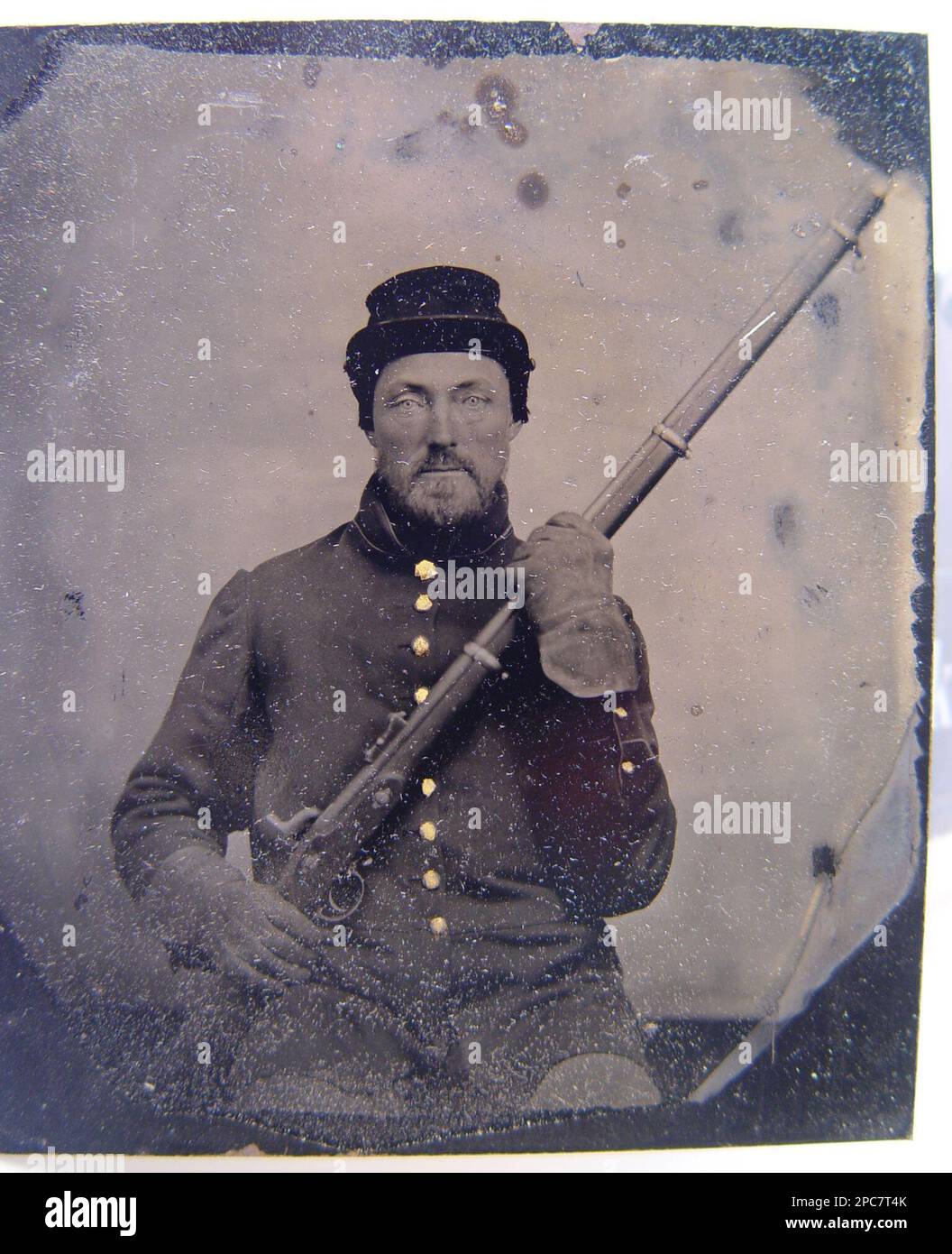 Unidentified soldier in Union uniform, gloves, and kepi with musket ...