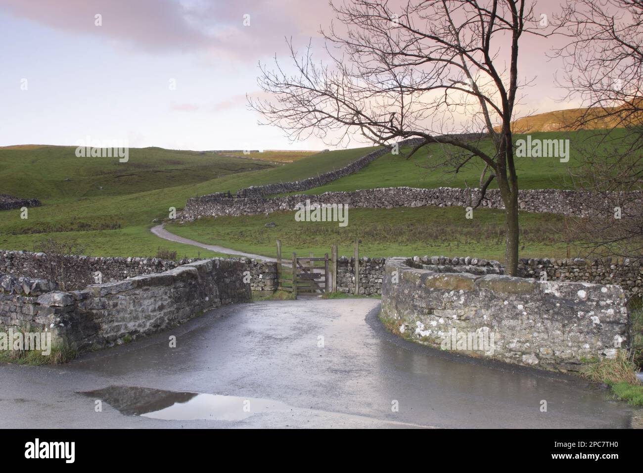 View bridge limestone walls hi-res stock photography and images - Alamy