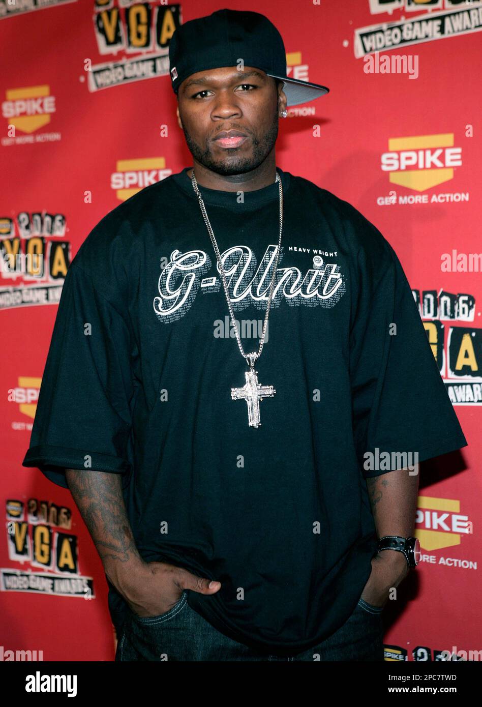 Rapper 50 Cent arrives at SPIKE TVs 2006 Video Game Awards in Los ...