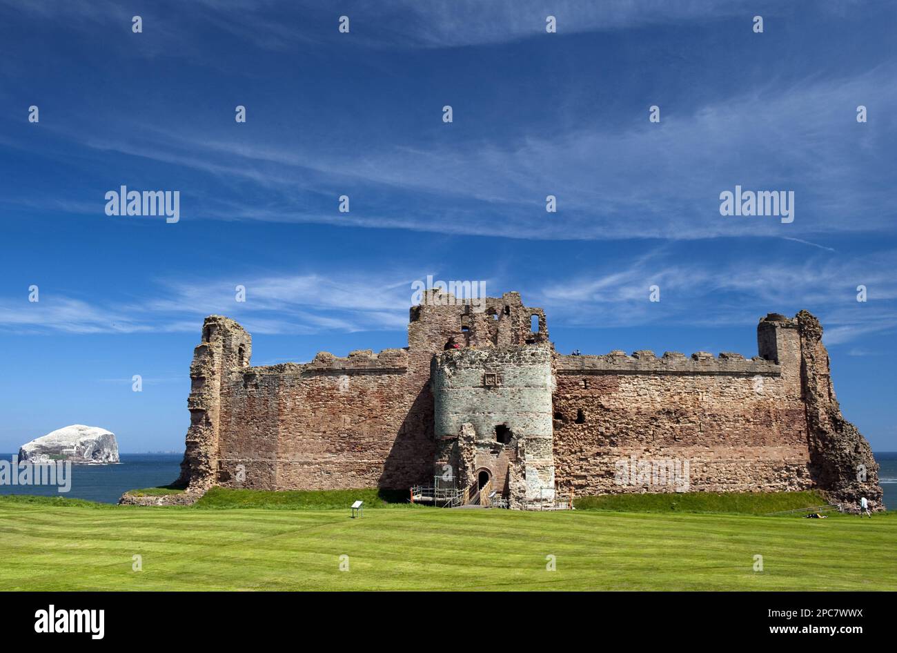 Bass Rock and Tantallon Castle, ancient castle of Douglas clan, North ...