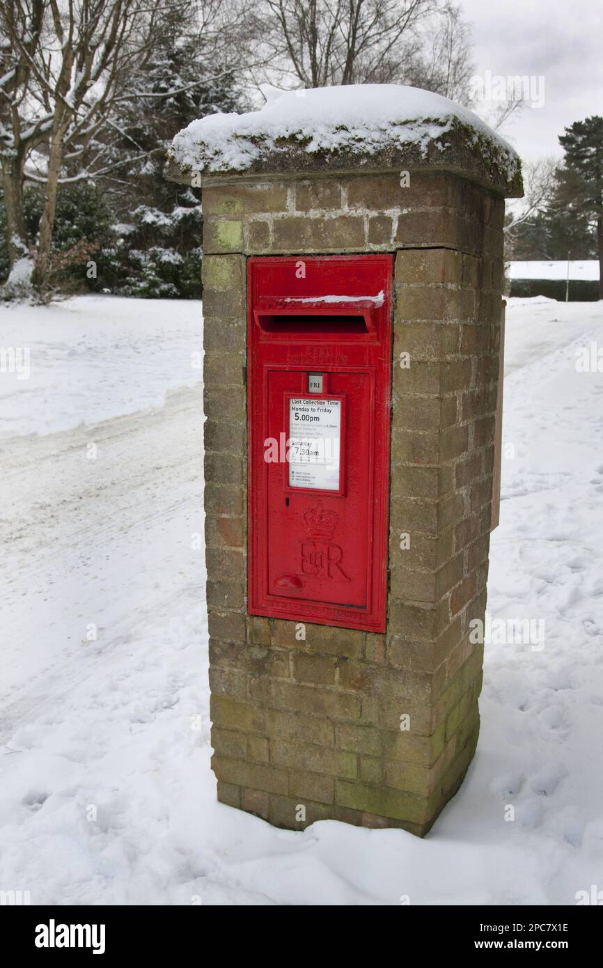Royal Mail letterbox in the snow, Grayshott, Hampshire, England, United ...