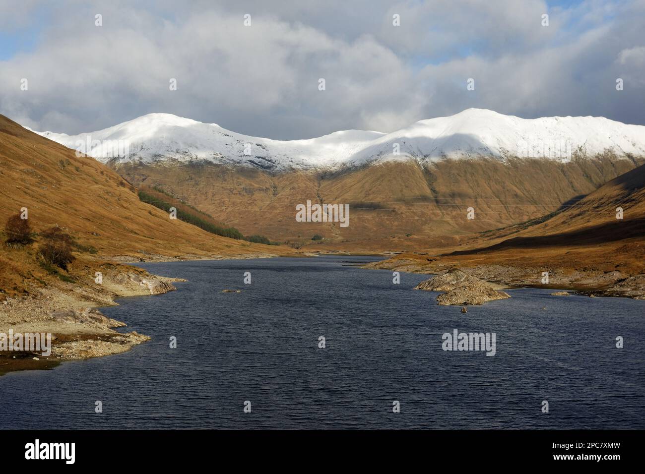 Loch quoich dam hi-res stock photography and images - Alamy