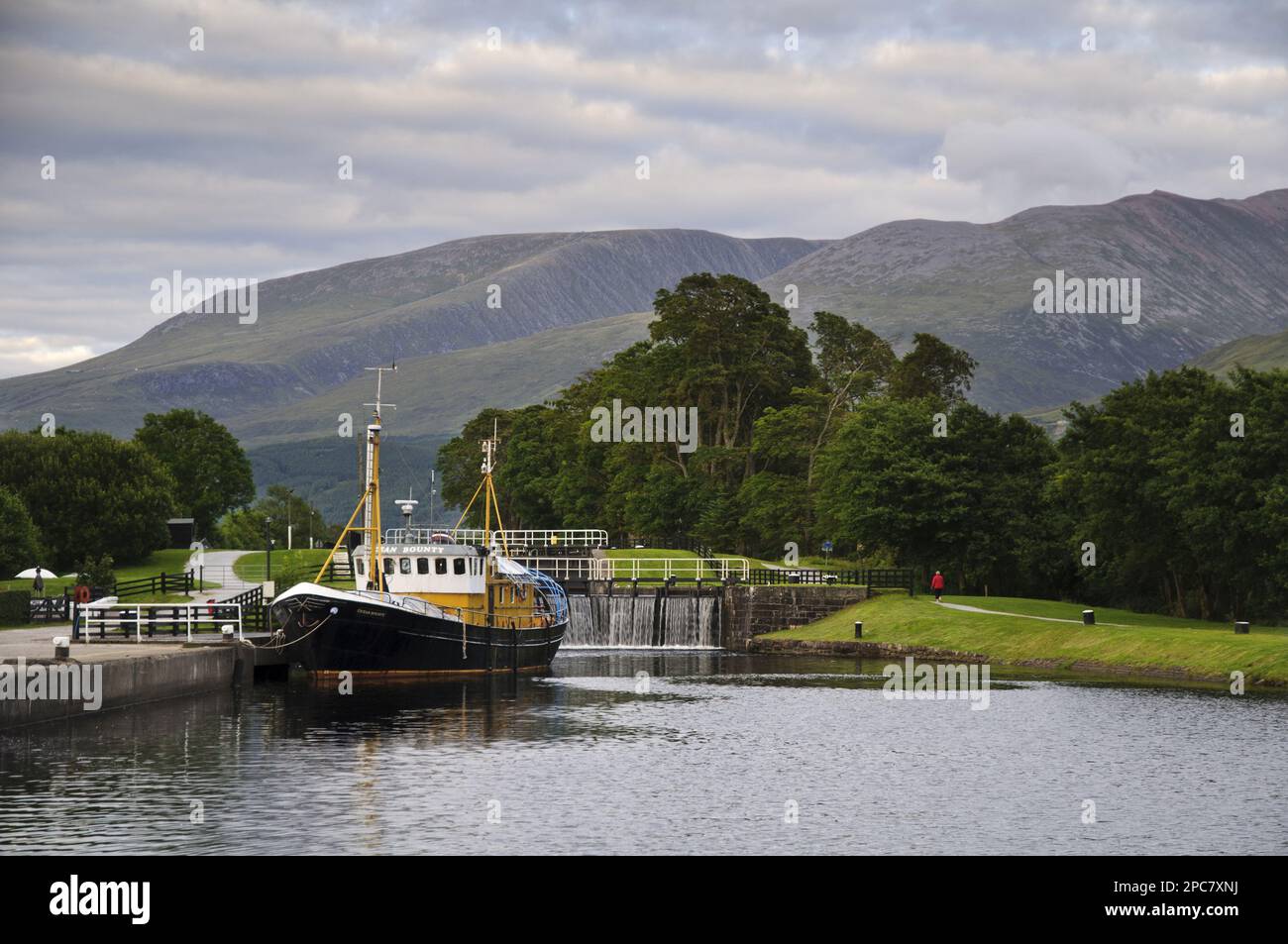 'Ocean Bounty' survey vessel moored beside lockgates at start of canal ...