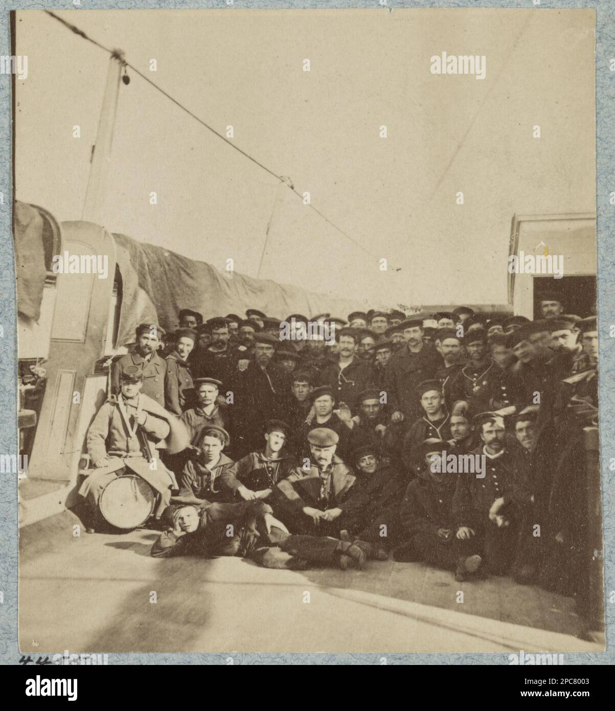 Warship crew hi-res stock photography and images - Alamy