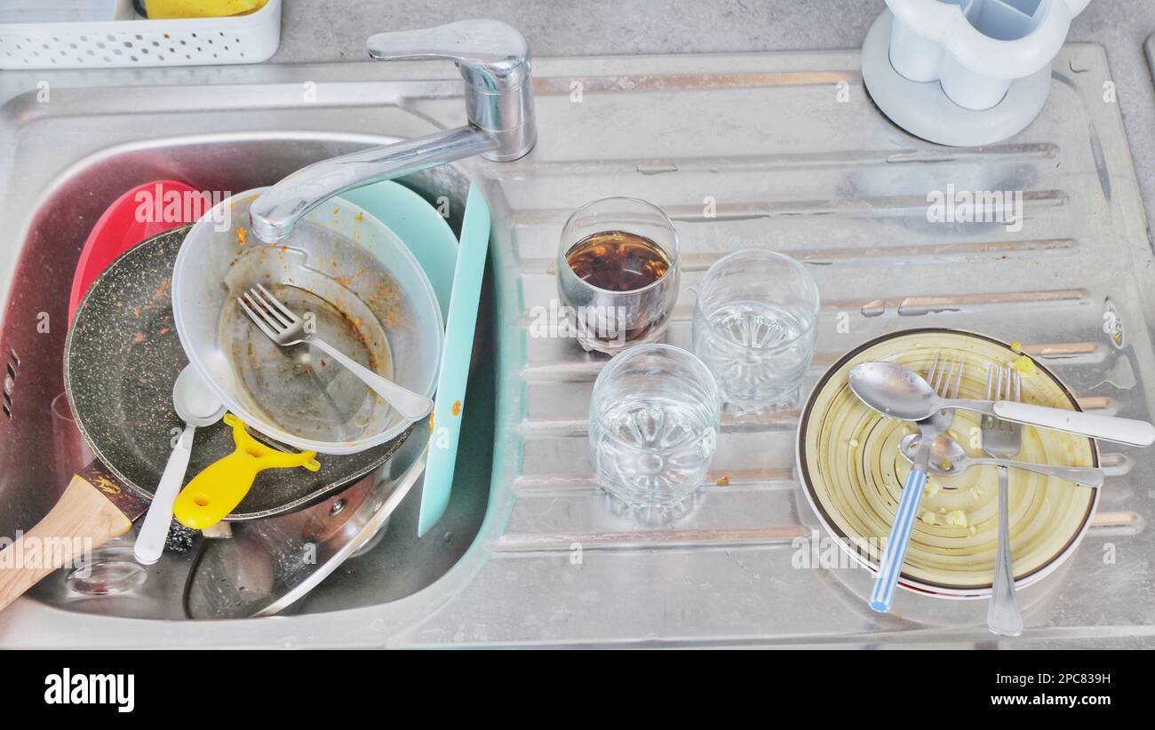 Kitchen sink full dirty dishes hi-res stock photography and images - Alamy