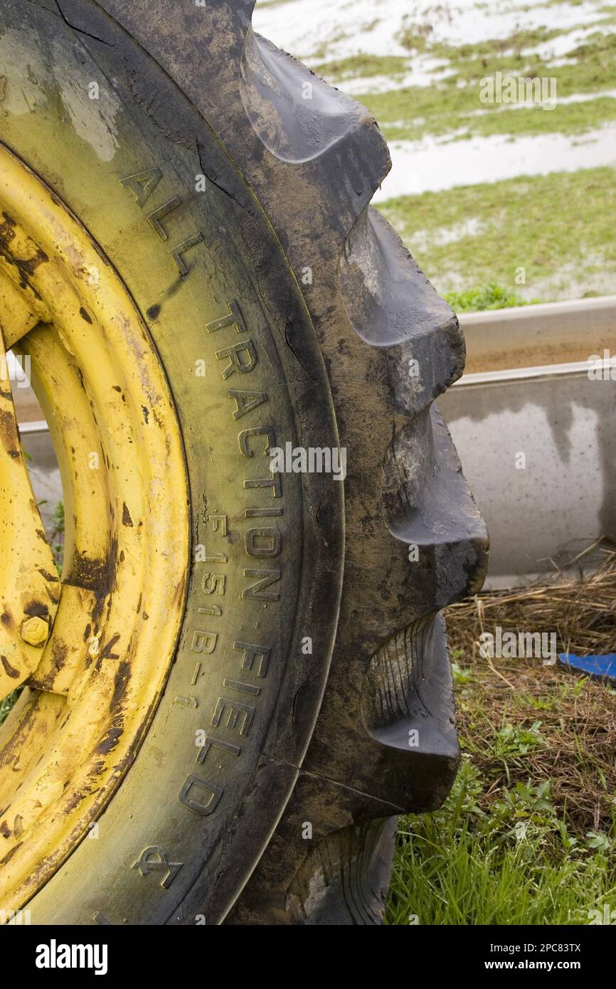 Tractor wheel and rim Stock Photo - Alamy