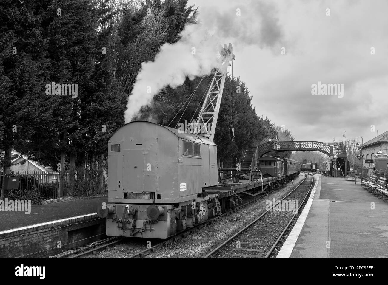 Working Steam Powered Railway Crane. DS58 10 Ton Lift on the Watercress ...