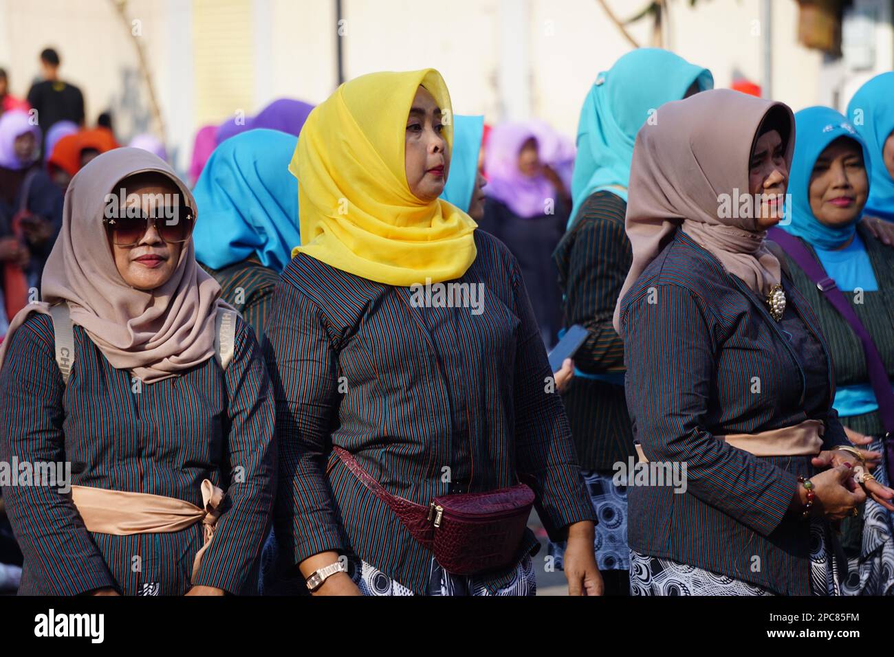 Indonesian do flash mob traditional dance to celebrate national ...