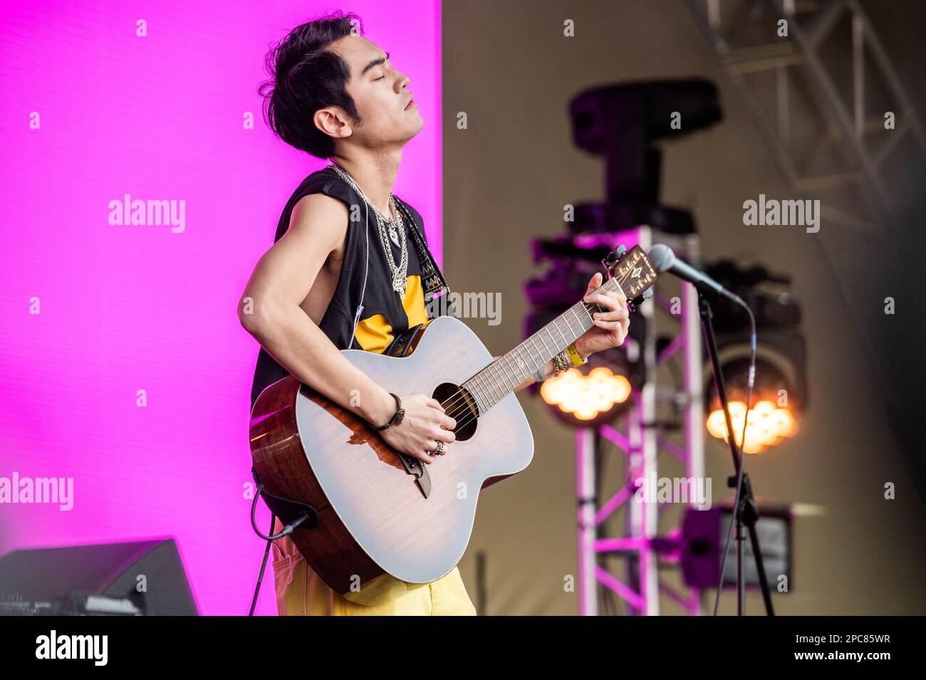 Chinky eyes hi-res stock photography and images - Alamy