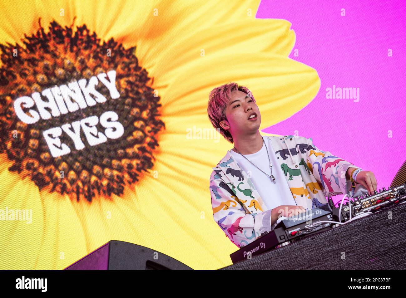 Chinky eyes hi-res stock photography and images - Alamy