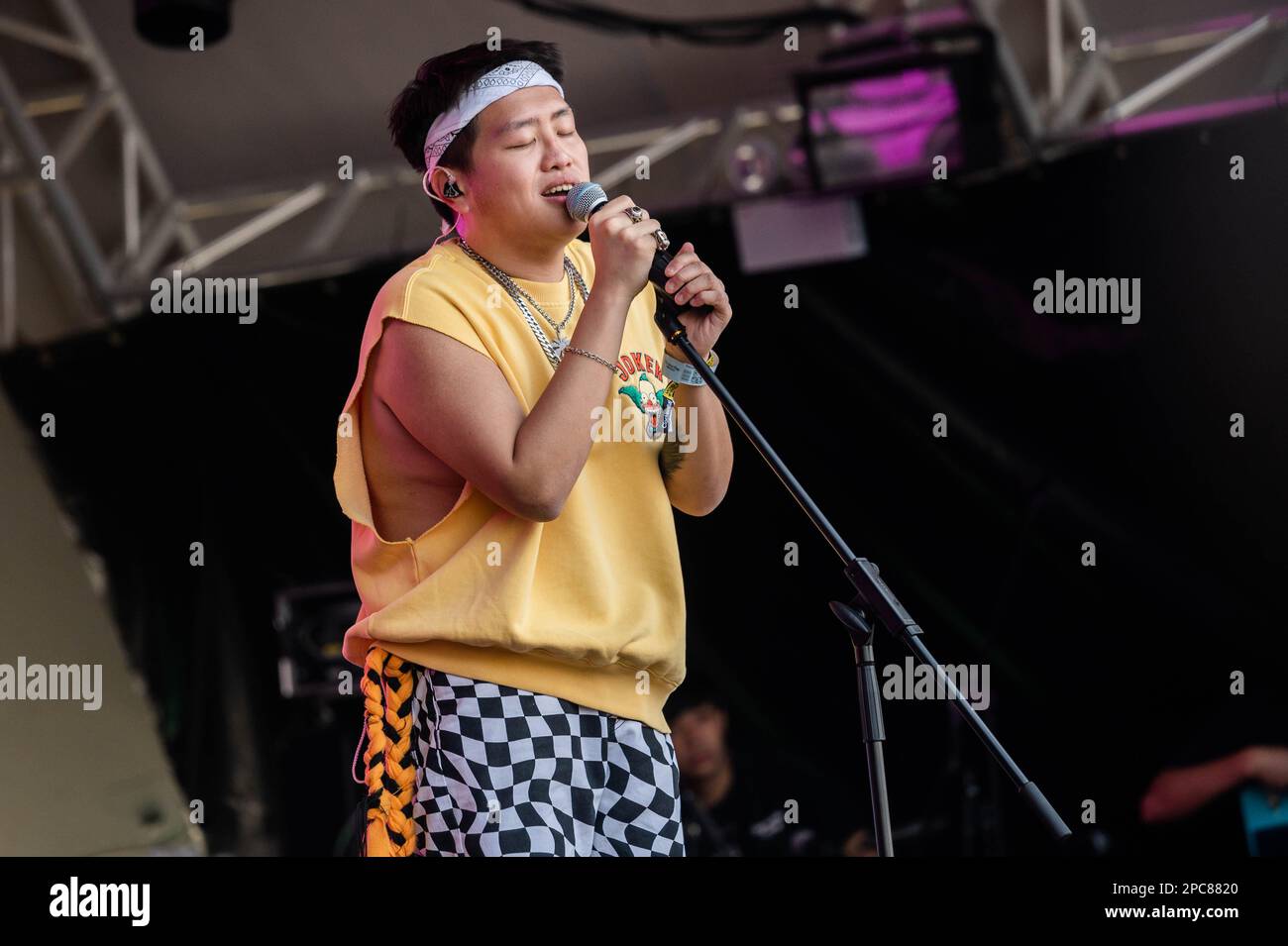 Chinky eyes hi-res stock photography and images - Alamy