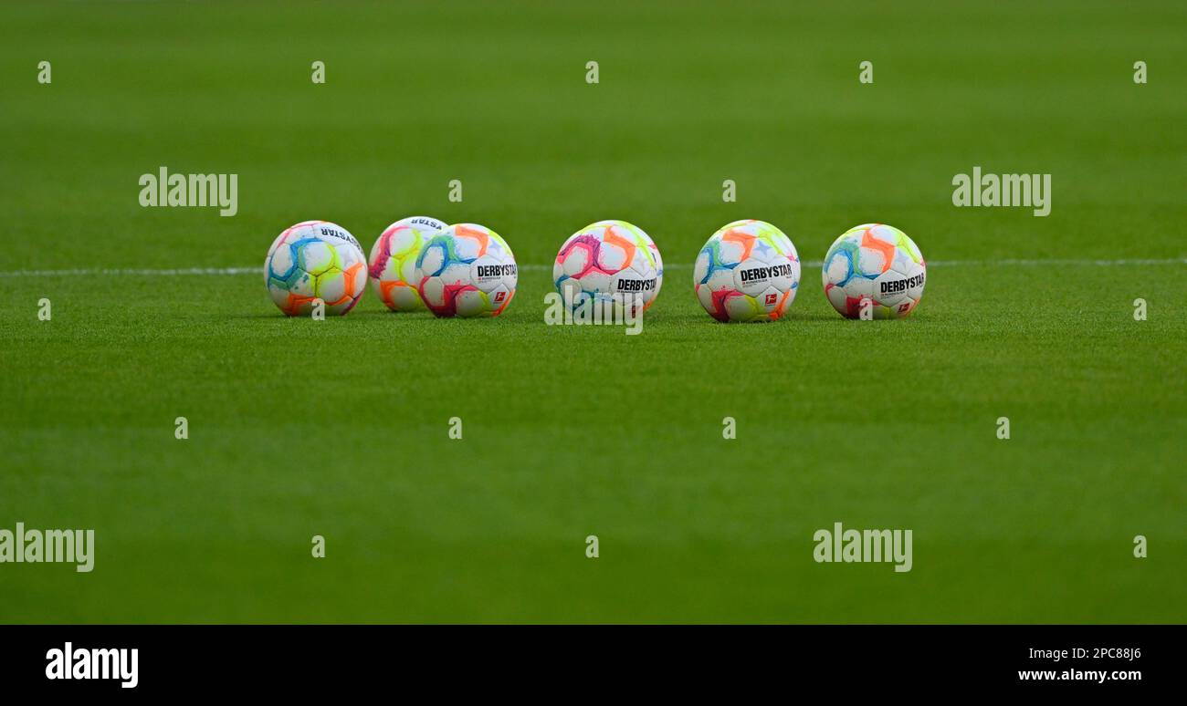 Allianz arena the match balls hi-res stock photography and images - Alamy