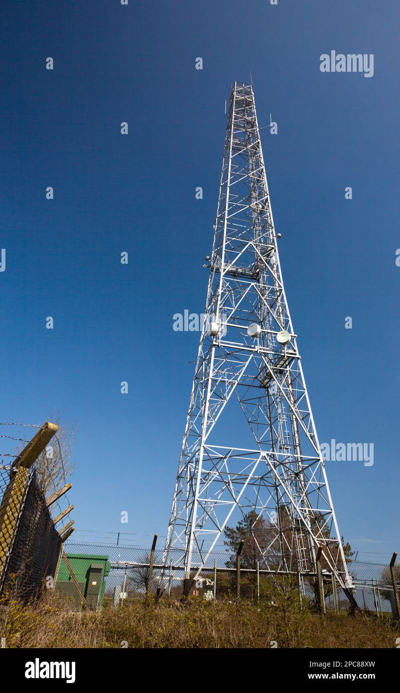 Communications tower on a hill hi-res stock photography and images - Alamy