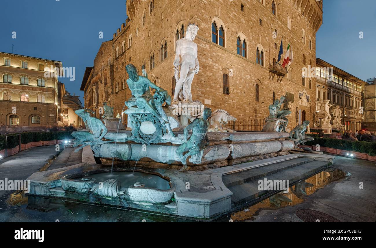 Neptune Fountain Illuminated Palazzio Vecchio Panorama Florence Italy ...