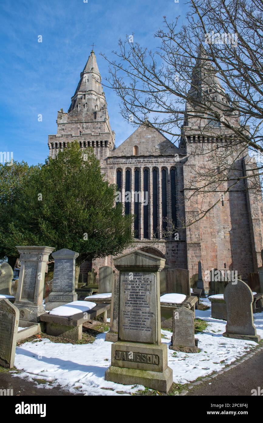 Graveyard uk hi-res stock photography and images - Alamy