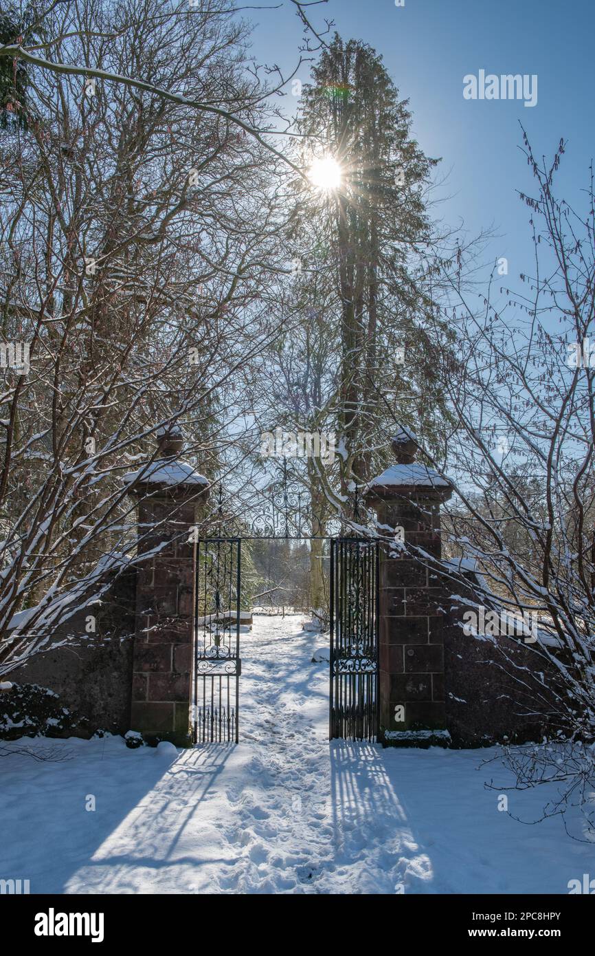 Fyvie Castle Garden Gateway in the snow Stock Photo - Alamy