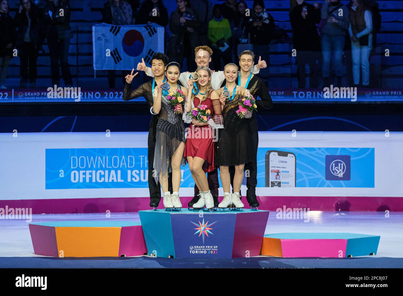 (L) Ye Quan and Hannah Lim of Korea (Silver), (C) Peter Beaumont and ...