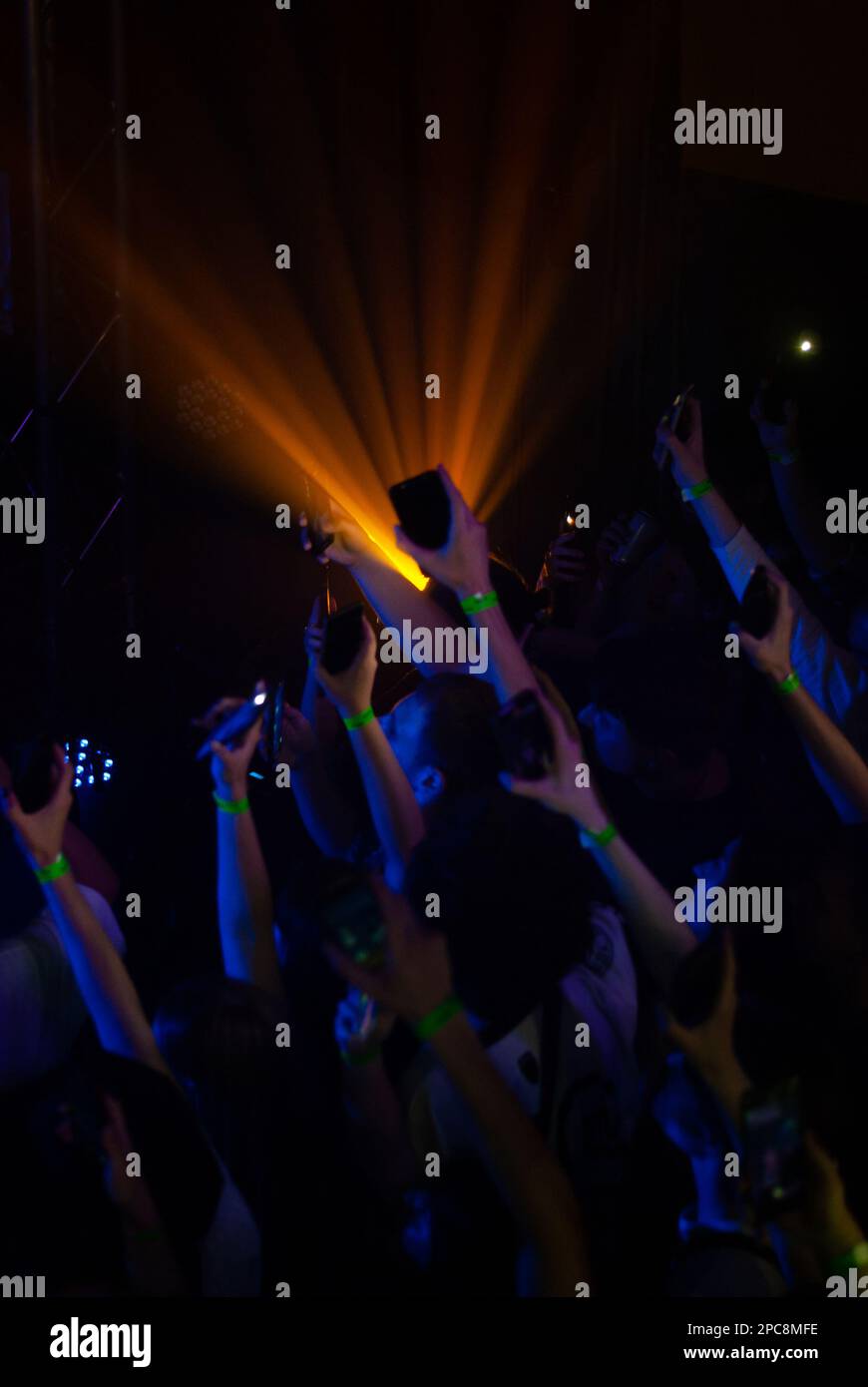 Crowd energy hi-res stock photography and images - Alamy