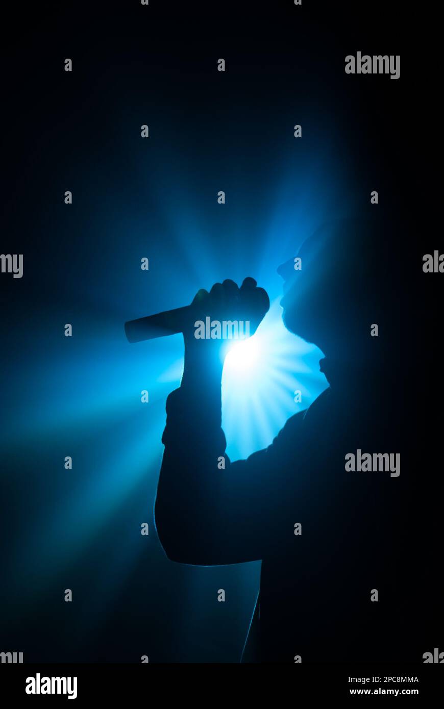 Singer and stage lights hi-res stock photography and images - Alamy