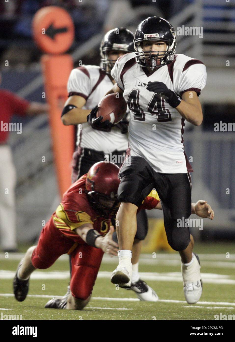 Lummi's James Adams steps past St. John-Endicott's James Anderson ...