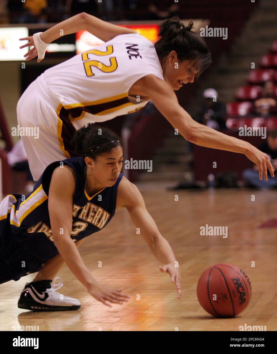 Arizona State guard Jill Noe (22) battles for a loose ball with ...