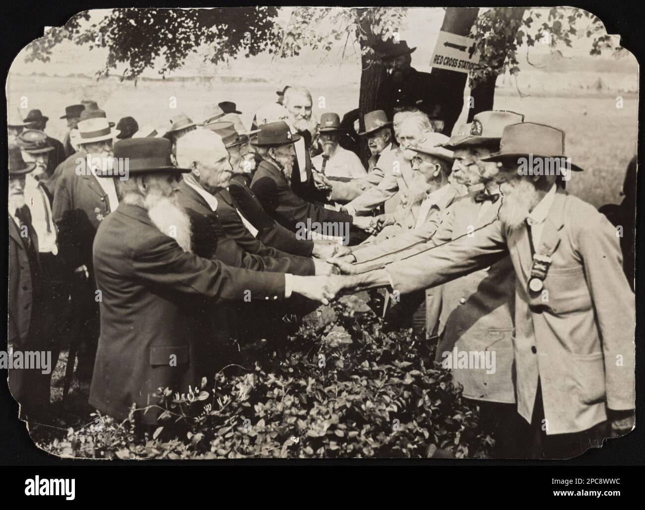 Union and Confederate veterans shaking hands at reunion to commemorate ...