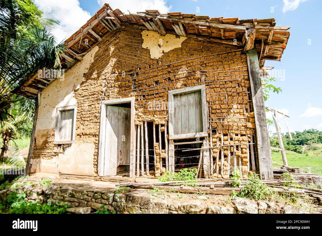 Favela house hi-res stock photography and images - Alamy