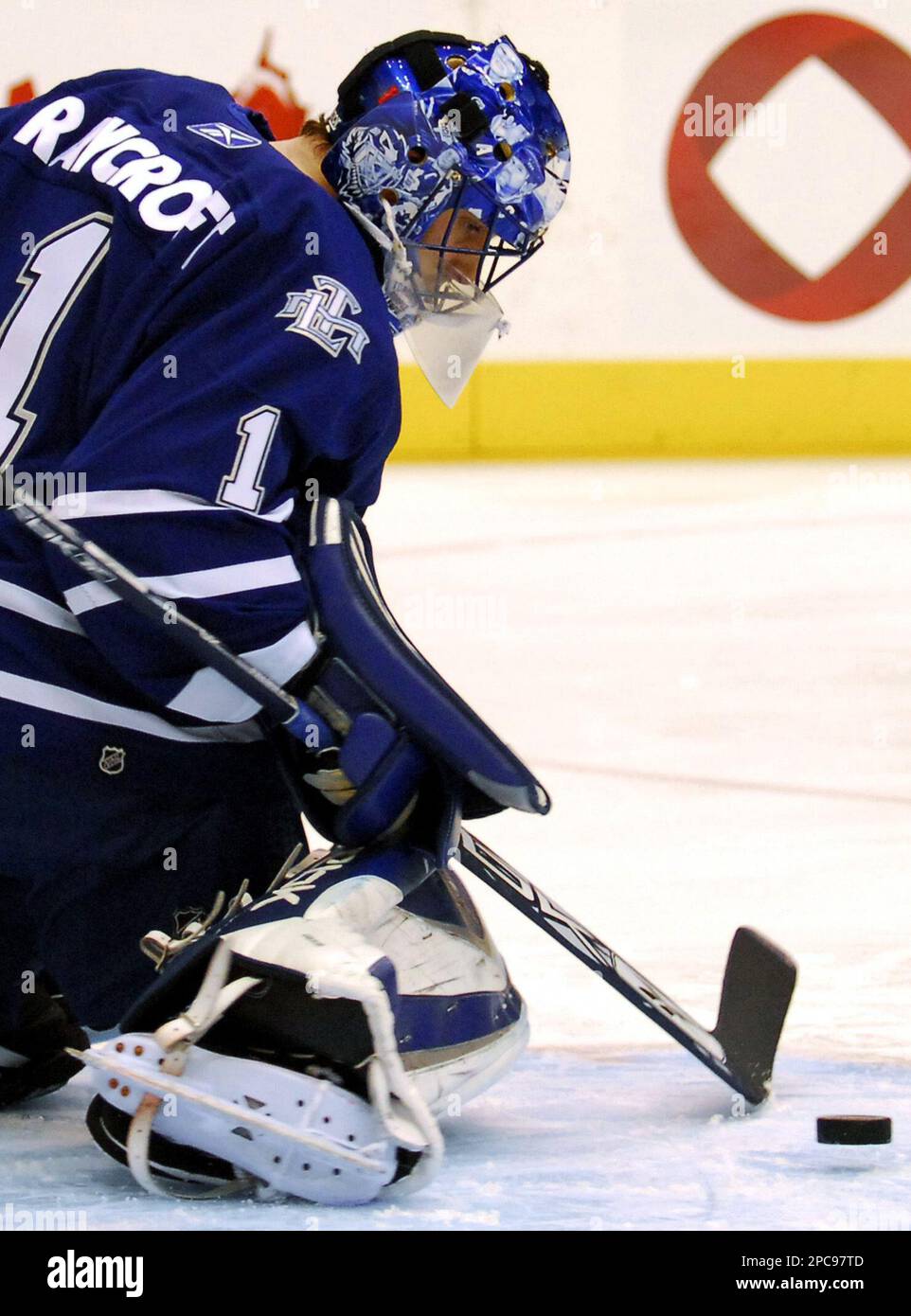 Toronto Maple Leafs goalie Andrew Raycroft makes a save against the ...