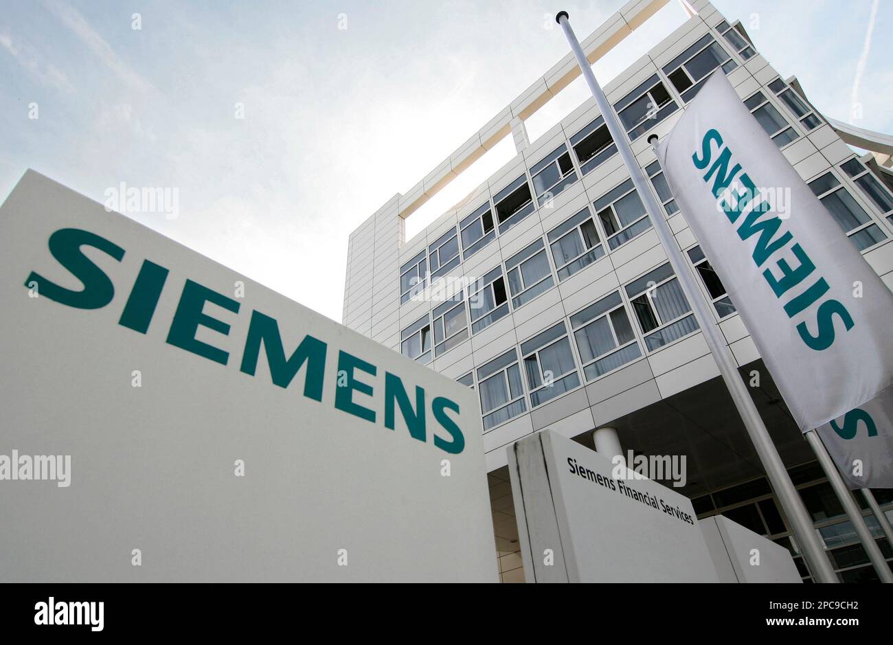 ** ARCHIV ** Aussenansicht eines Gebaeudes Siemens-Konzern auf dem ...