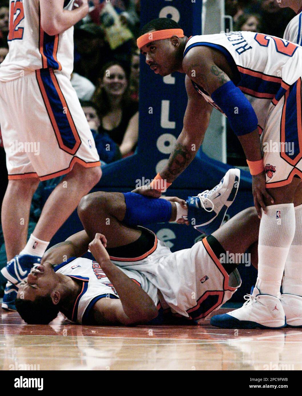 New York Knicks Quentin Richardson, right, consoles teammate Channing ...