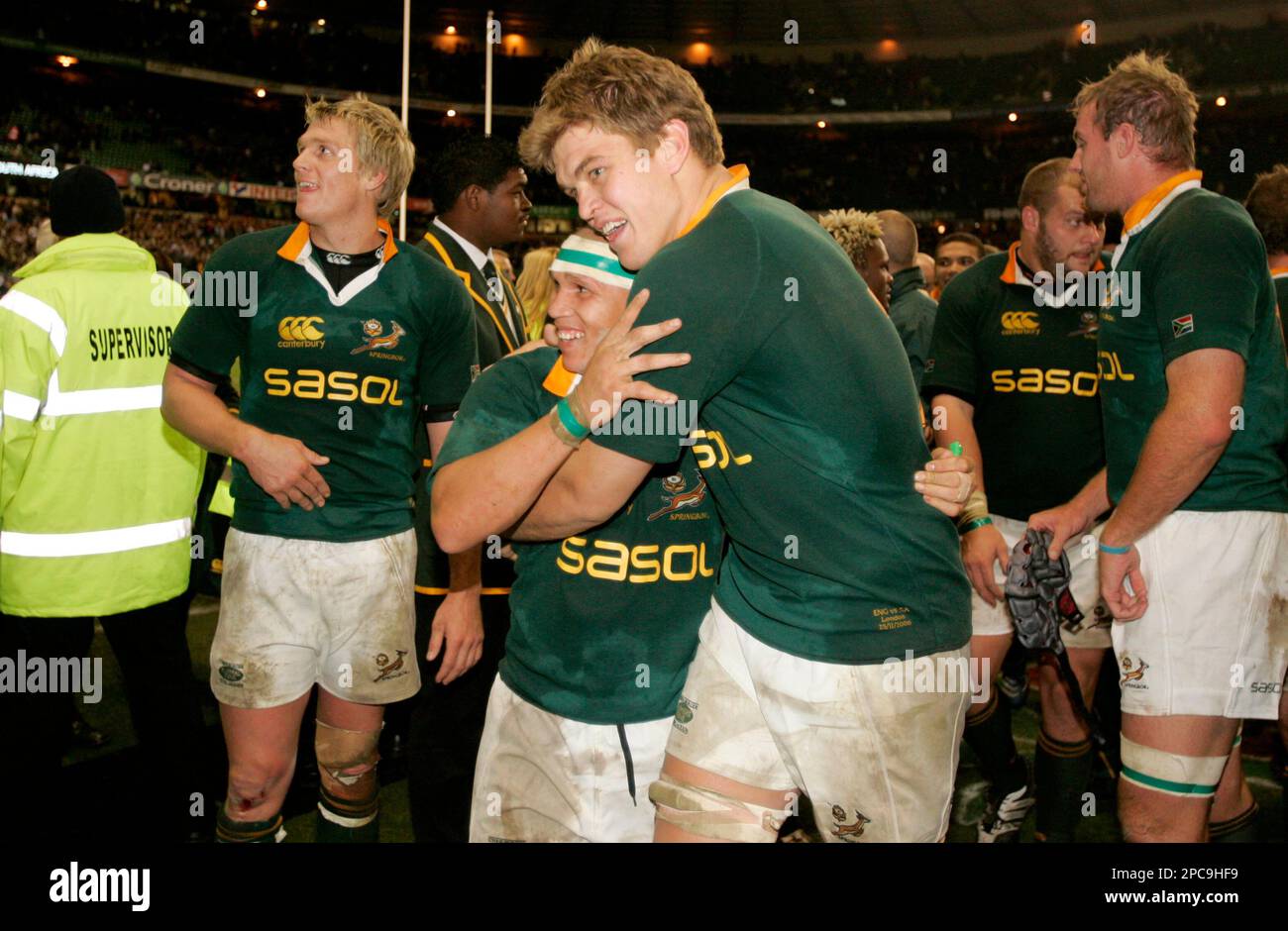 South Africa's Ricky Januarie, center left, and Juan Smith, center ...
