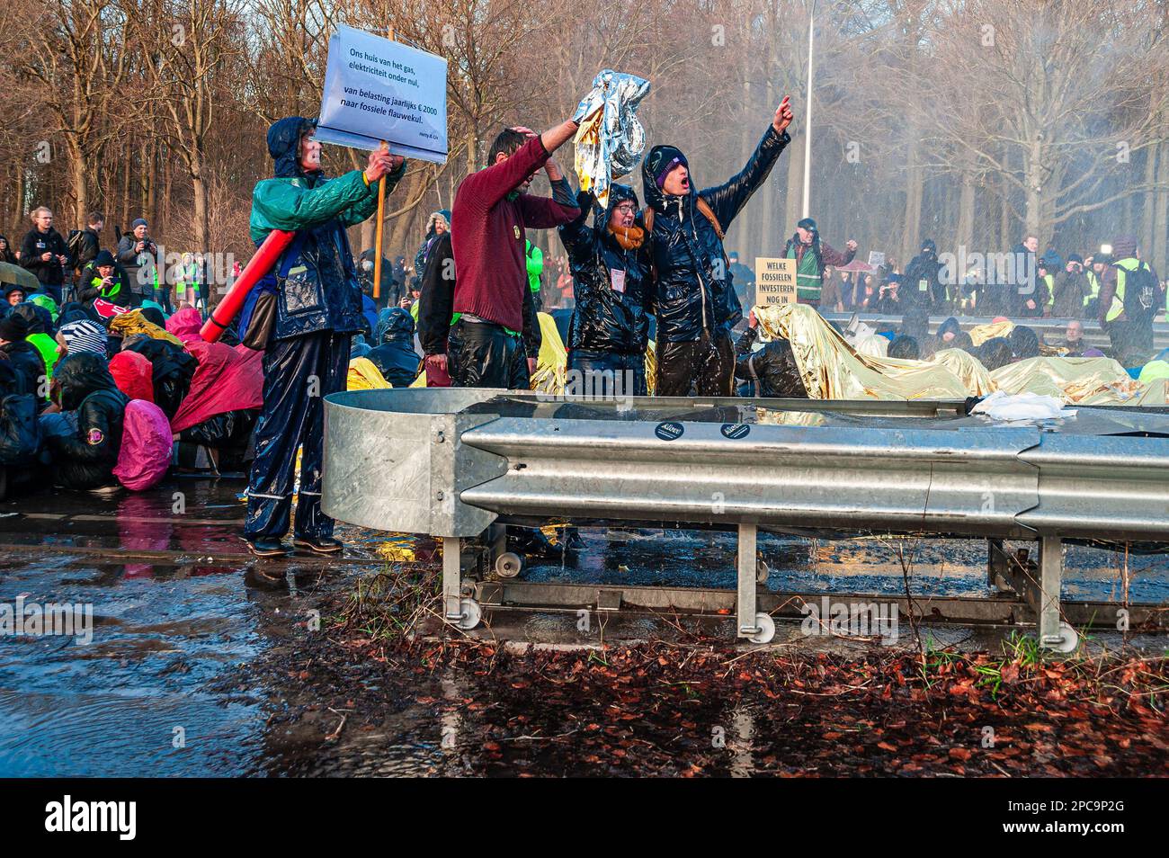 Extinction Rebellion climate activists come under water canon during ...