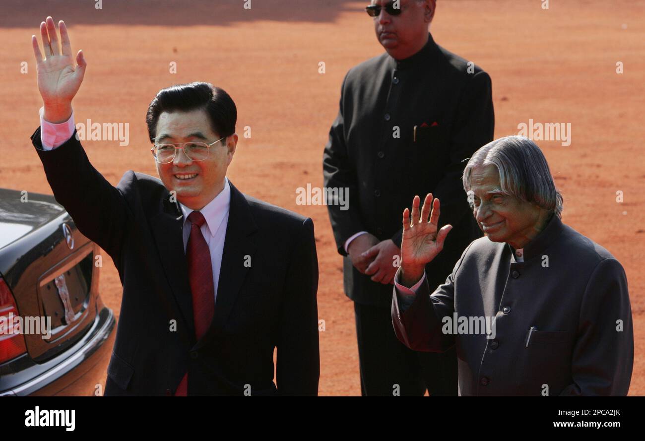 Chinese President Hu Jintao, left, and Indian President A.P.J. Abdul ...
