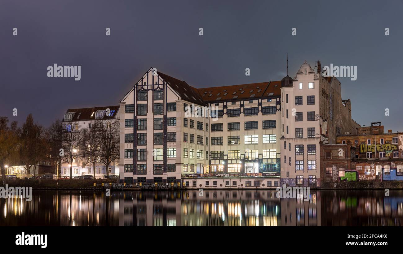 Illuminated building on riverbank of Spree in Berlin Stock Photo - Alamy