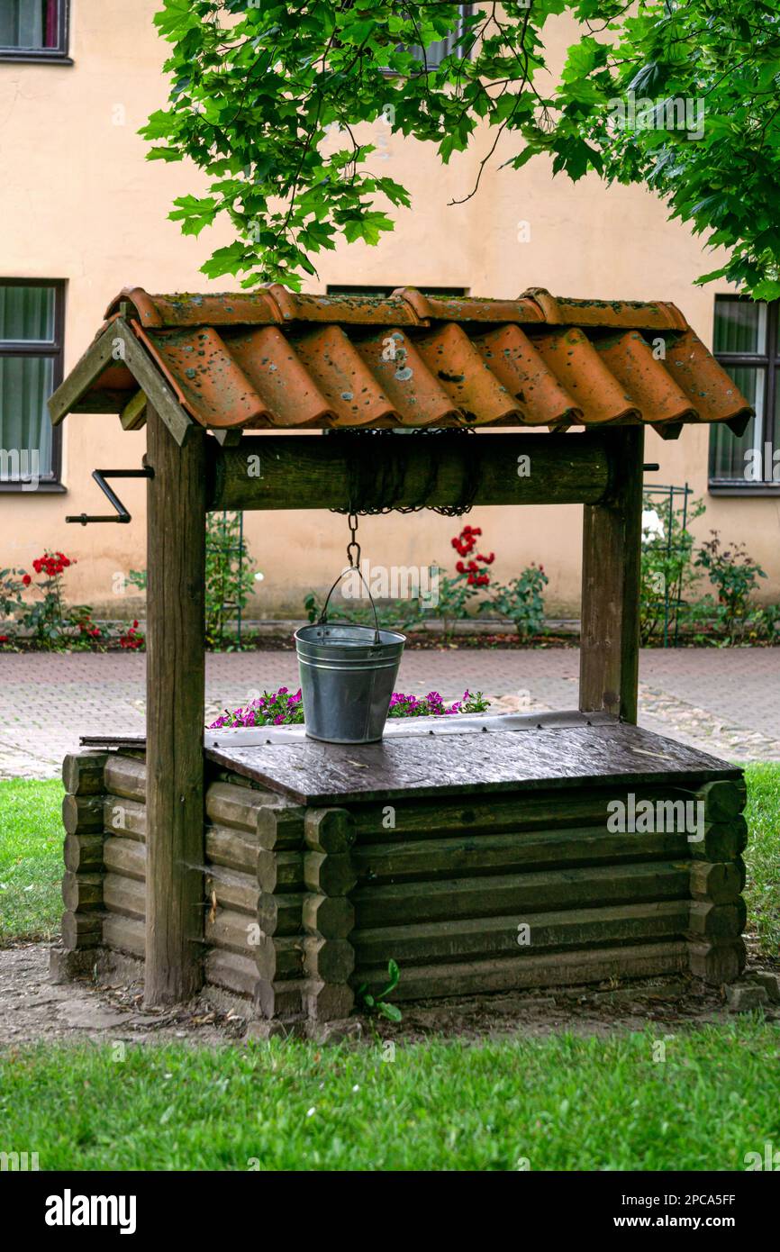 Restored wooden well in an old manor Stock Photo - Alamy