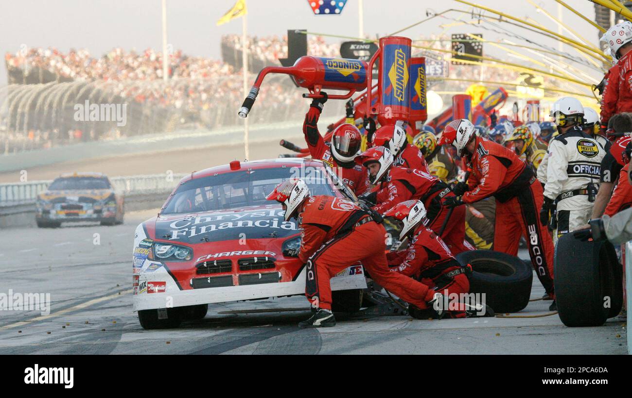 Pole sitter Kasey Kahne gets fuel and tires during the season finale ...