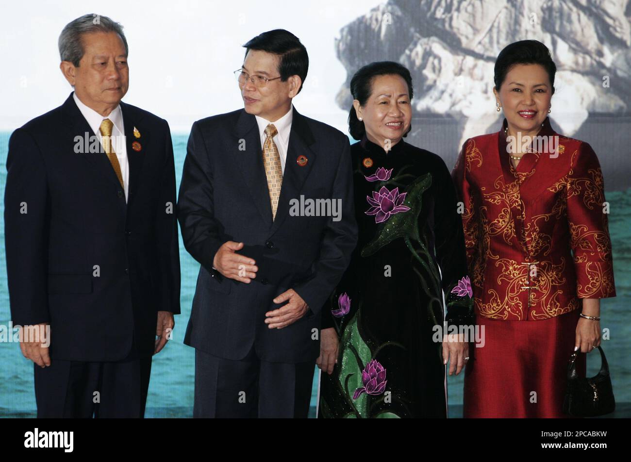 Thailand's Prime Minister Surayud Chulanont, left, and wife Chitravadee ...