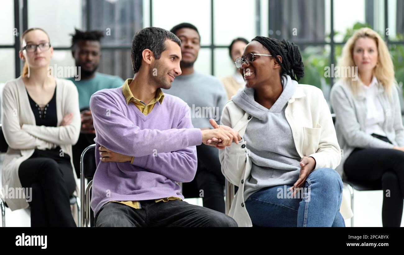 Black audience clapping hi-res stock photography and images - Alamy
