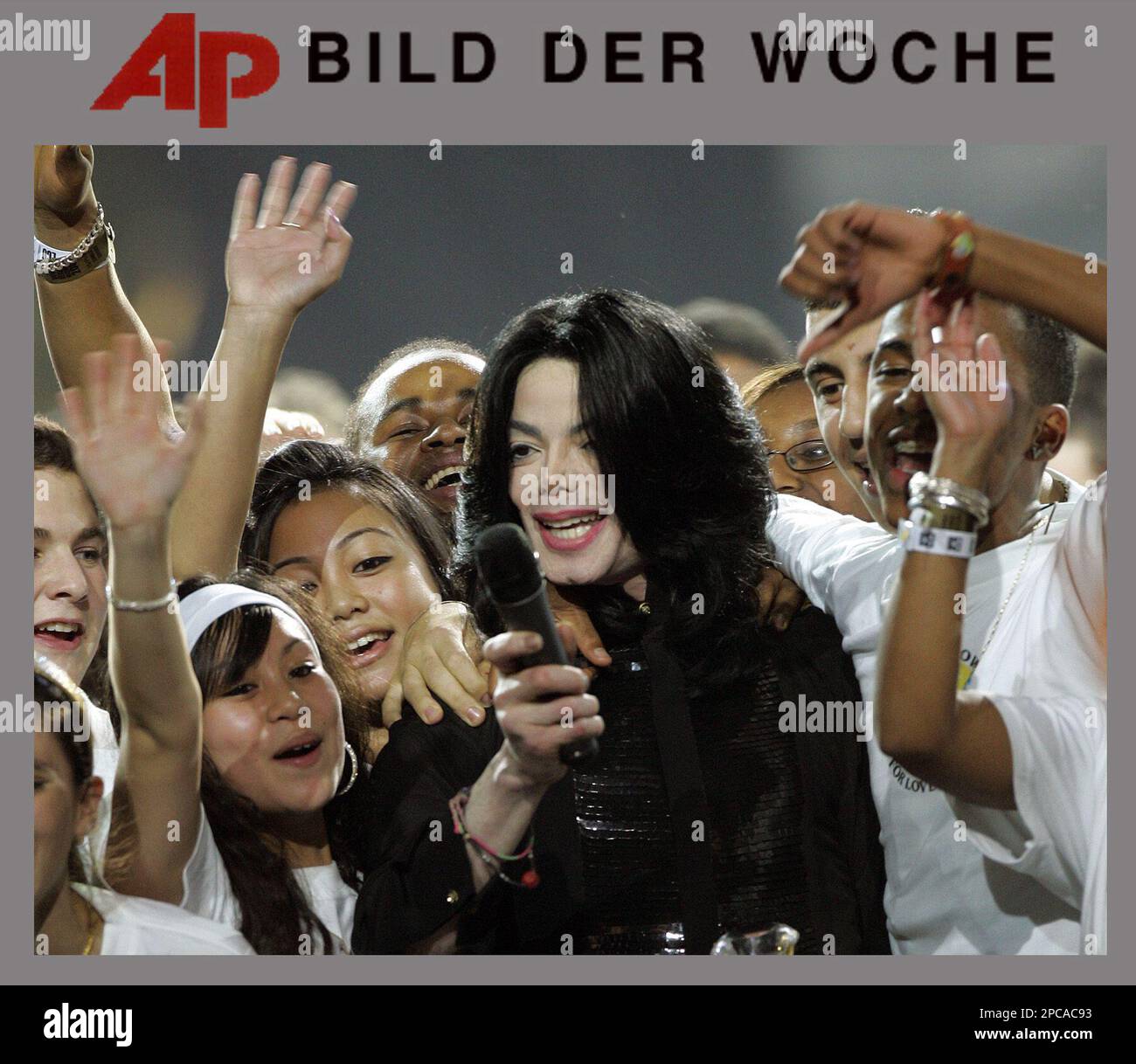 ** BILD DER WOCHE - INTERNATIONAL ** Michael Jackson performs at the ...