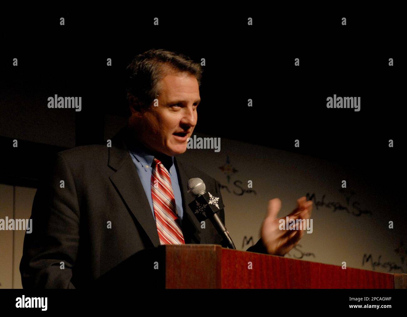 Mohegan Sun President and CEO Mitchell Etess speaks during a news ...